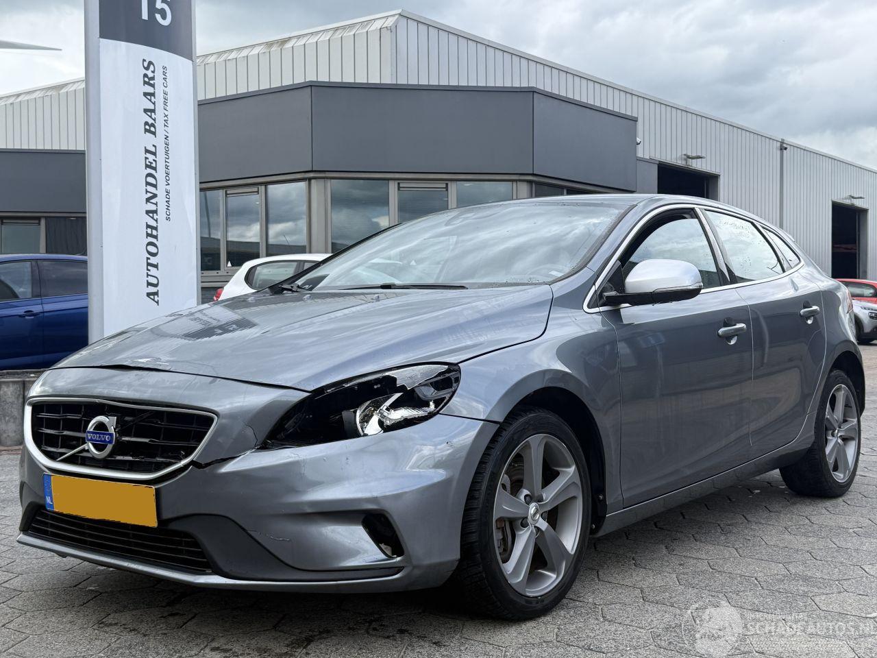 dañado Volvo V-40 2.0 D4 R-Design Business - schadeautos.nl