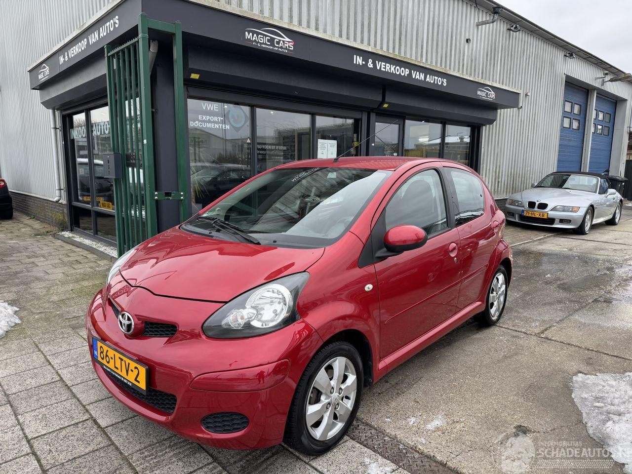 schade Toyota Aygo 1.0 12V AIRCO LEER - schadeautos.nl