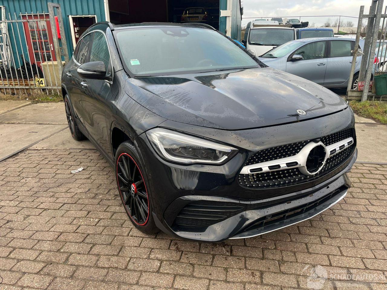 schade Mercedes GLA gla 220d 4x4 f1 edition - schadeautos.nl