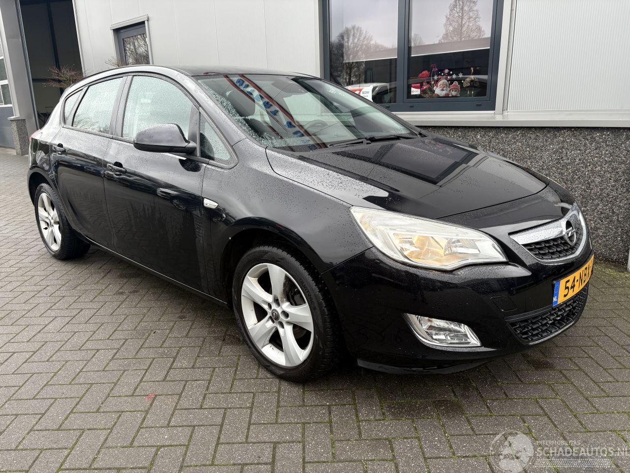schade Opel Astra 1.4 Turbo Edition - schadeautos.nl