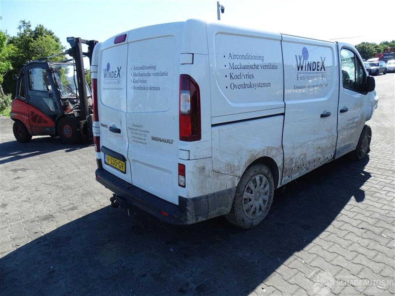 demontage Renault Trafic 1.6 dCi 125 Twin Turbo - schadeautos.nl